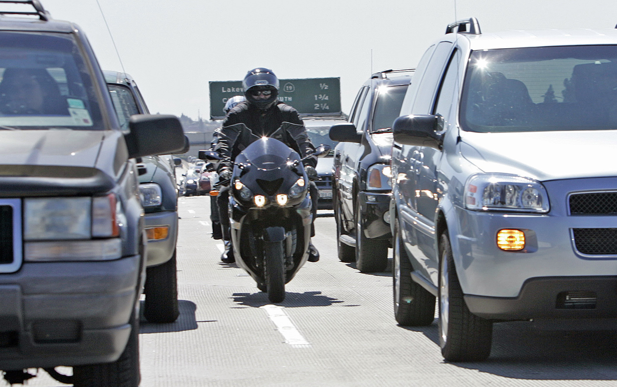 Lane Splitting: The Right Technique? – Malaysian Riders