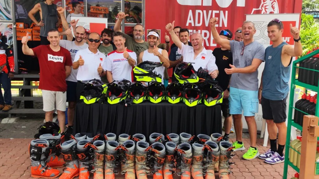 LCR TEAM FAN ENDURO DAY 2024: SESI MEET & GREET BERSAMA PELUMBA LCR ...